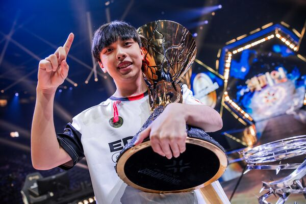 S1mon, Valorant - player biography, awards, matches, statistics — Escorenews