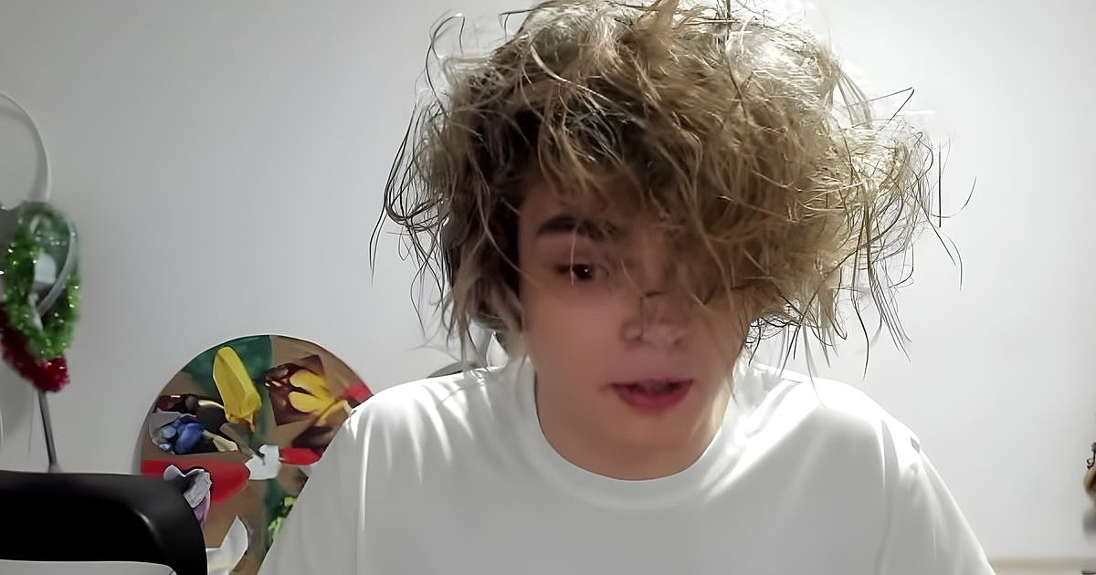 Фанаты пришли к дому rostislav_999 поддержать после поражений на турнире стримеров — Escorenews