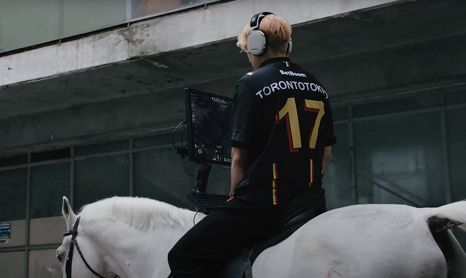 TORONTOTOKYO покрасил волосы в розовый цвет после просмотра «Барби» — Escorenews