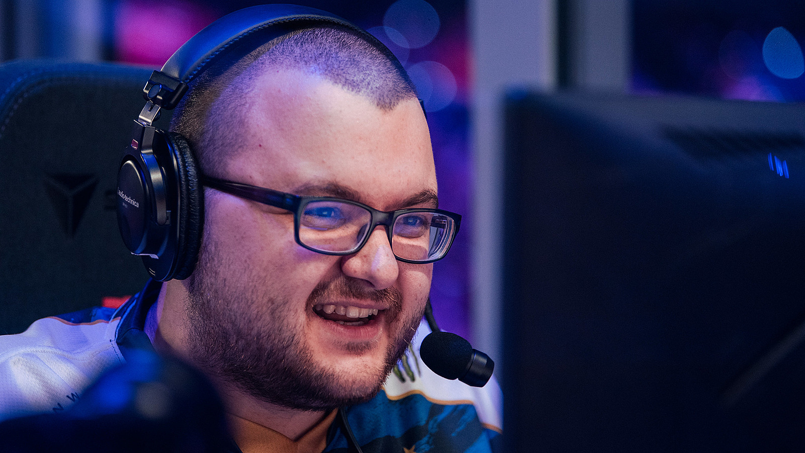 MinD_ContRoL gets kicked from Tundra "right before the match" — Escorenews