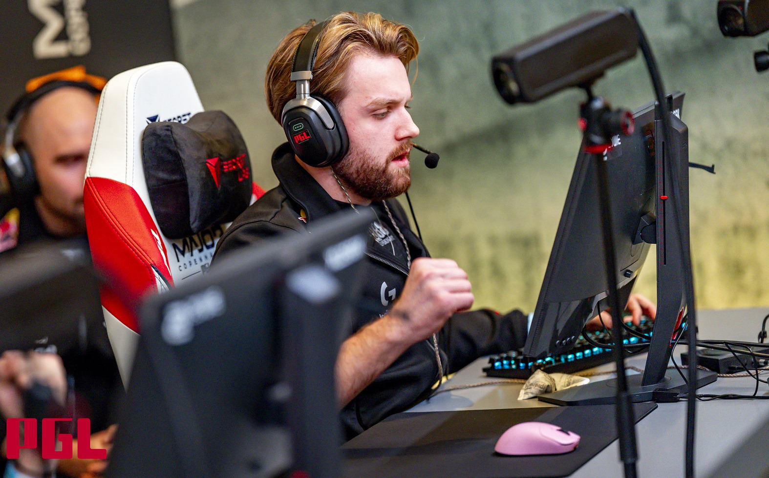 What mouse donk, ZywOo, m0NESY, s1mple use? Updated chart for pro-player choice of best CS2 ...