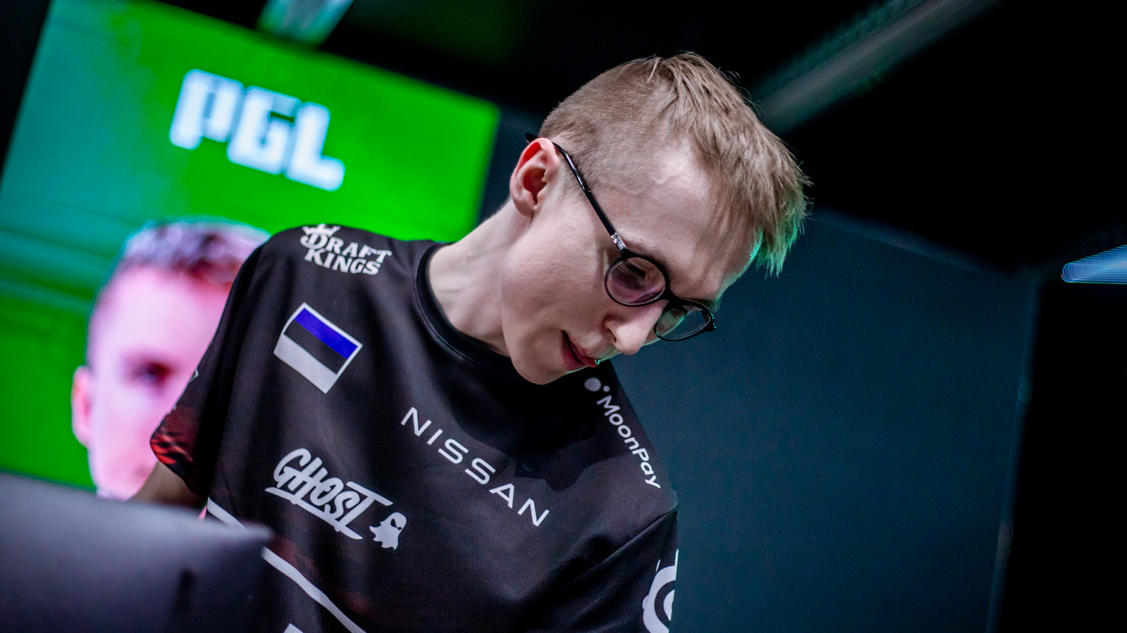 Fans speculate how Ropz stats went down after he bought Porsche 911 — but there are much better ...