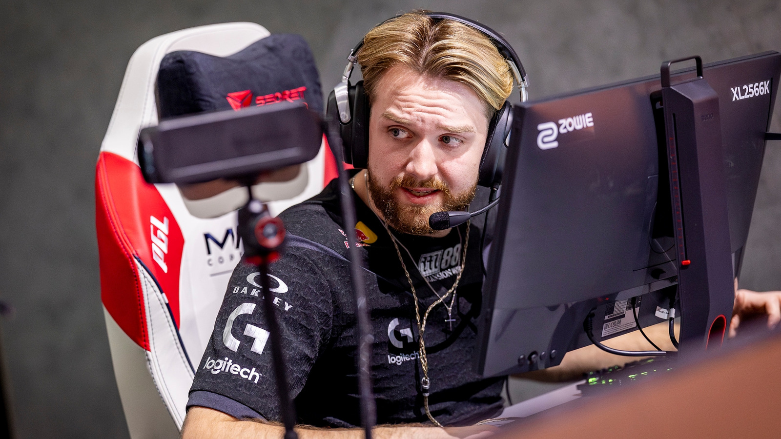 СМИ: NiKo подписал контракт с Team Falcons — Escorenews