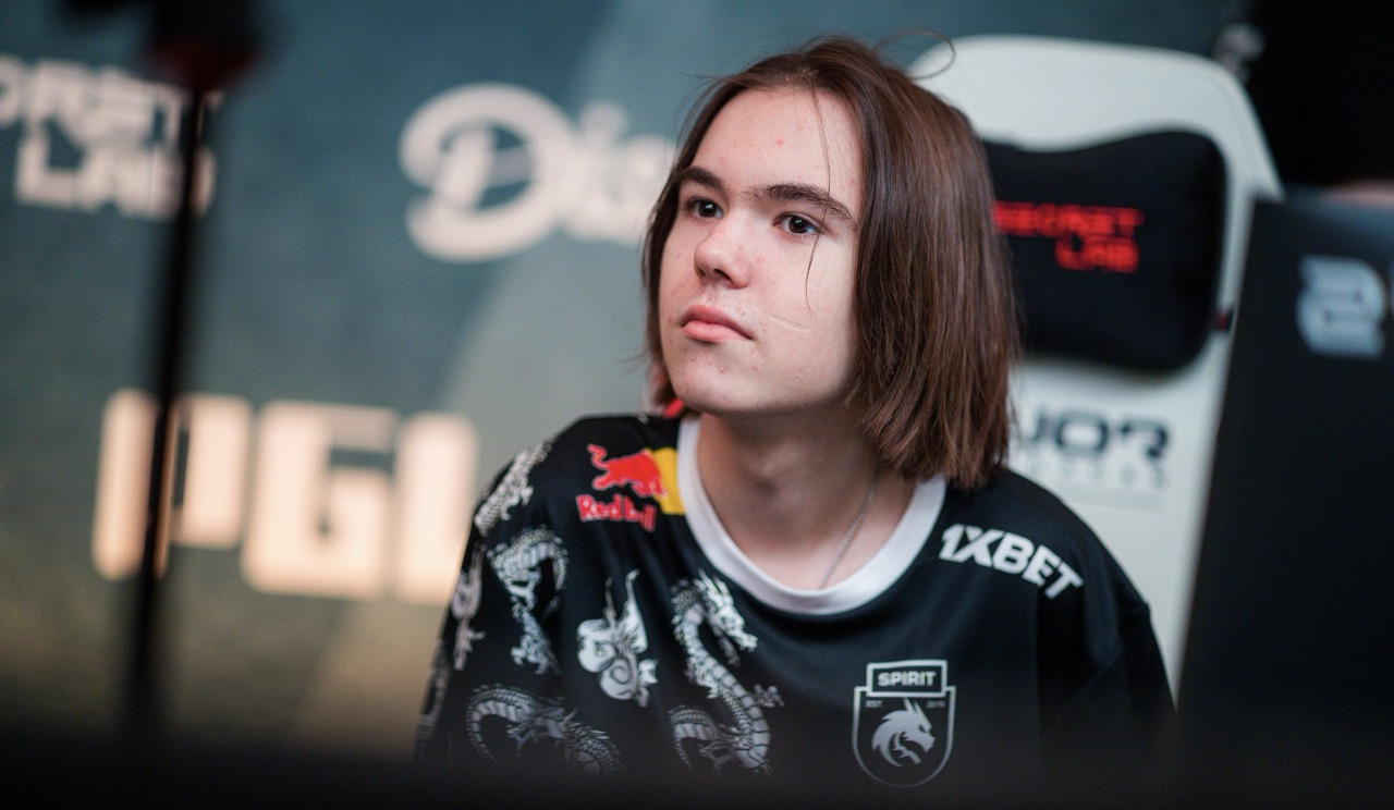 «Sigmadonk». Donk творчески украсил Glock-18 — Escorenews