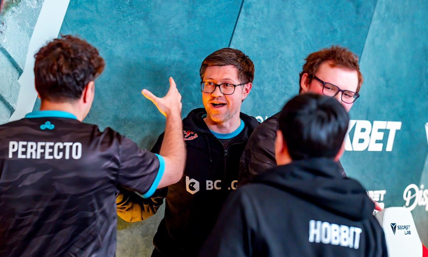 Cloud9 кикнула тренера и менеджера, но оставила Perfecto. Организация временно ушла из CS 2 ...