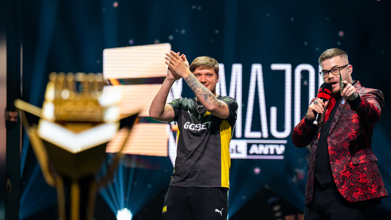 S1mple провёл 21-часовой стрим. Гостями стали Ahrinyan, GENSYXA, Evelone и OverDrive — Escorenews