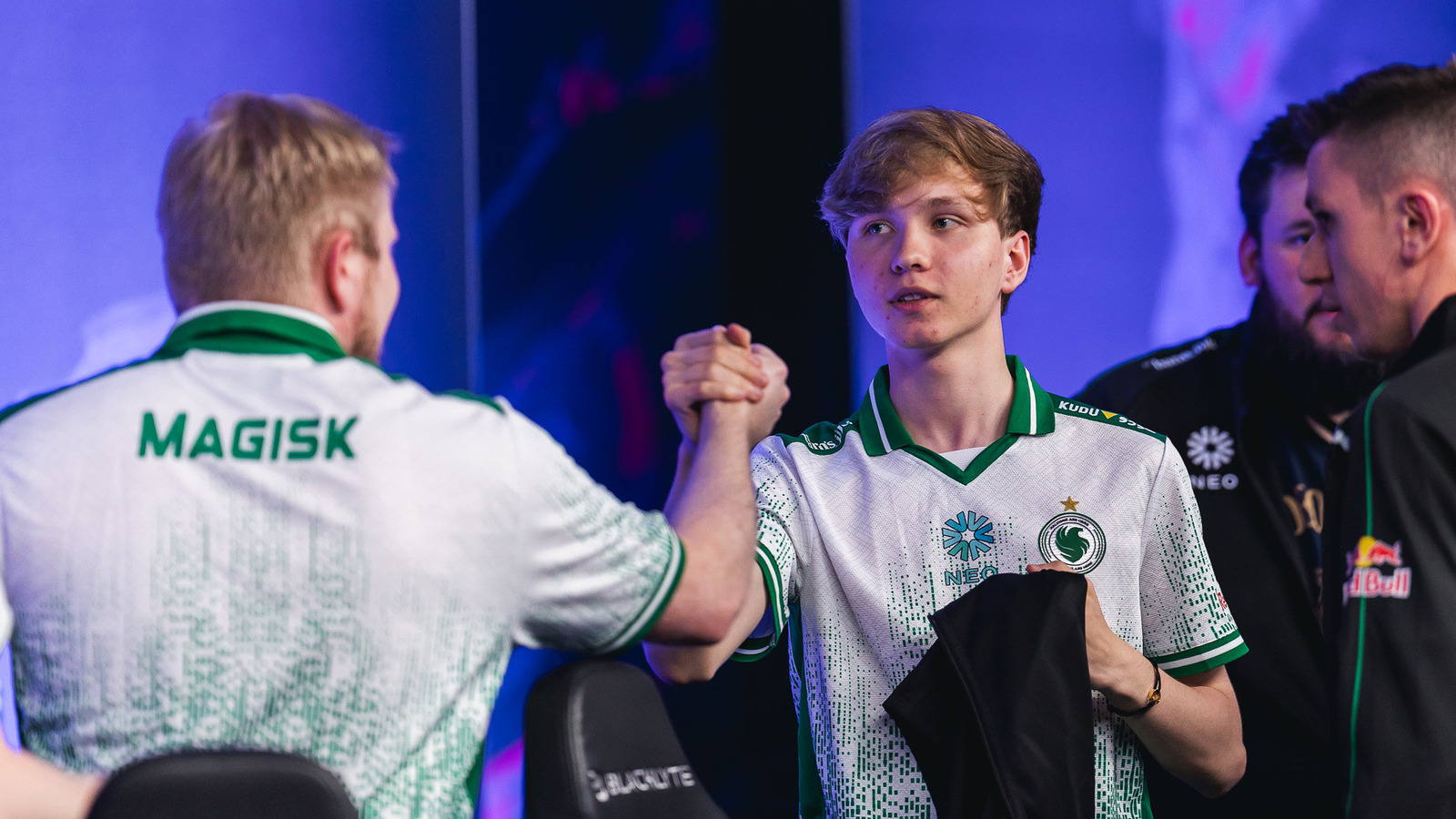 Стикеры m0NESY сильно упали в цене после вылета Falcons с мейджора ...