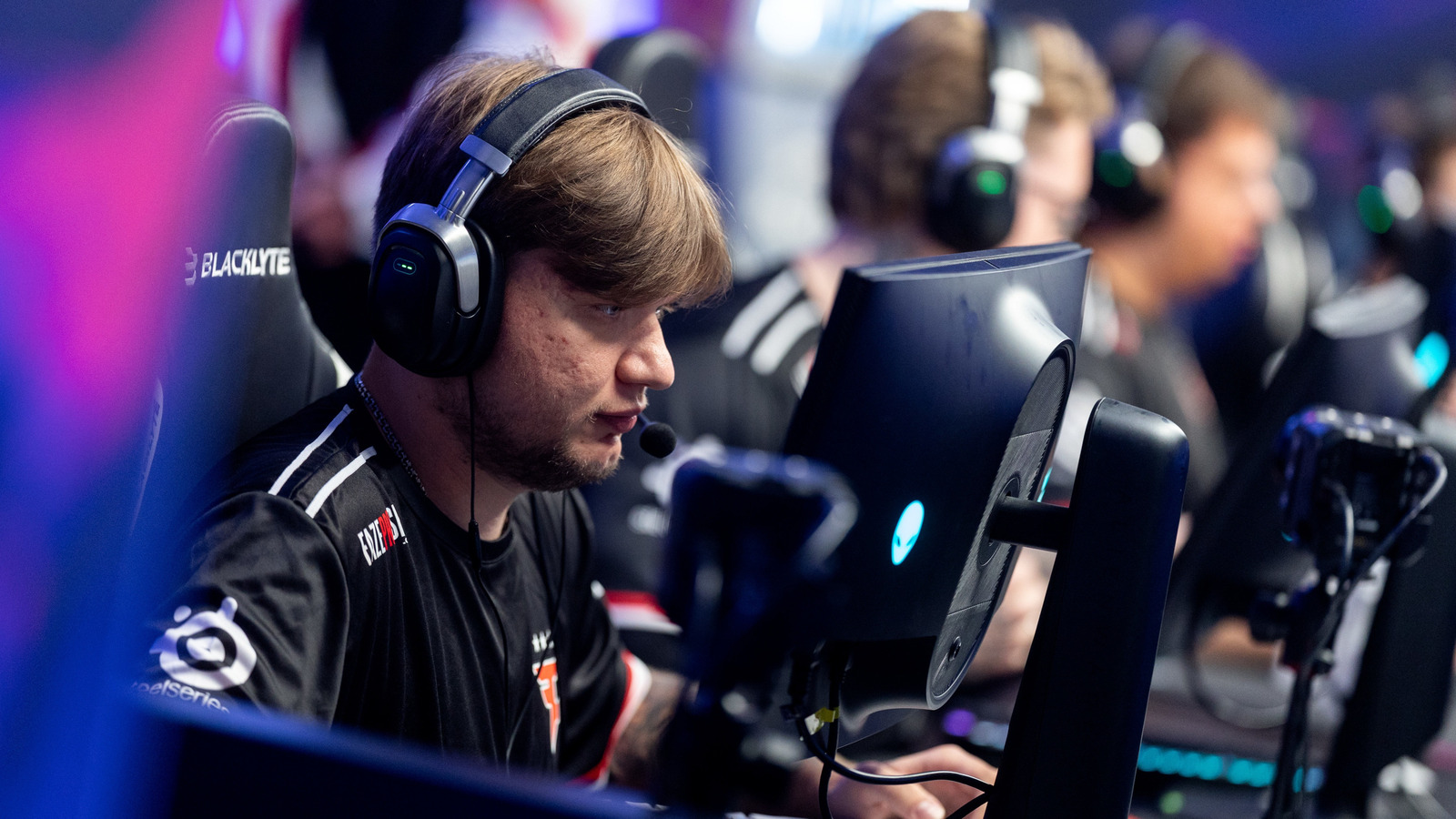 S1mple выбрал Yatoro и Mira для фэнтези-лиги TI14 — Escorenews