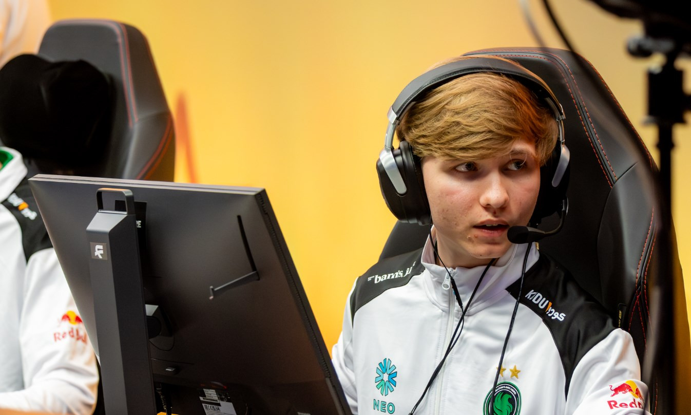 M0NESY победил в шуточной номинации «Краш китайских девушек» на HLTV ...