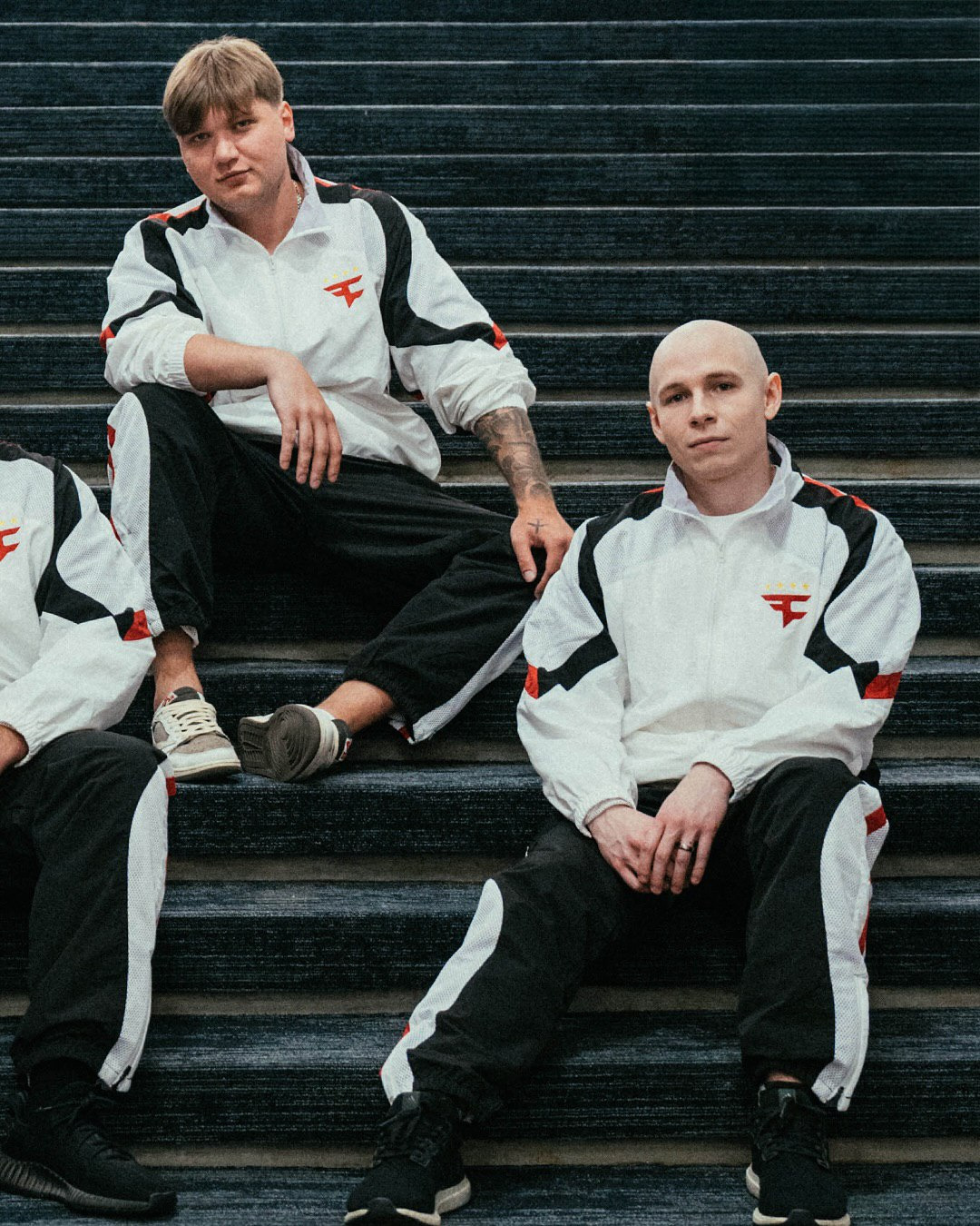 Появились первые фото s1mple в форме FaZe Clan — Escorenews