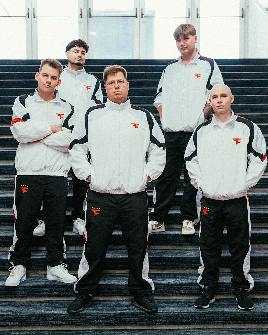 Появились первые фото s1mple в форме FaZe Clan — Escorenews