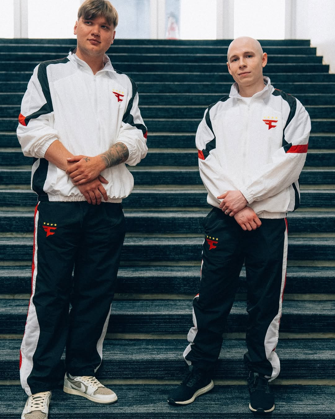 Появились первые фото s1mple в форме FaZe Clan — Escorenews