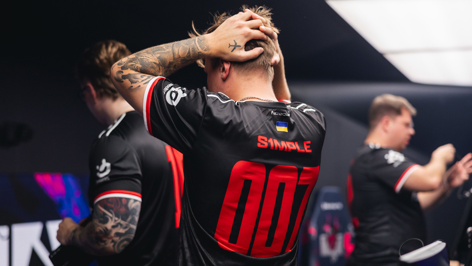 «Иди ***». Райз поддержал s1mple в конфликте с ChrisJ — Escorenews