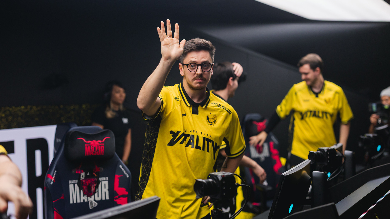 ApEX поблагодарил российских фанатов за поддержку — Escorenews