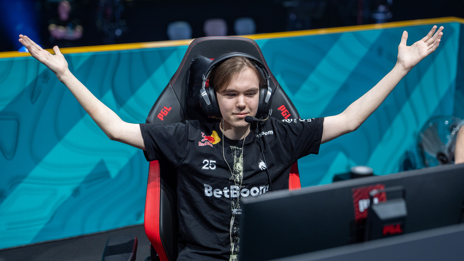 S1mple объяснил, чего не хватает donk и kyousuke в CS 2 — Escorenews