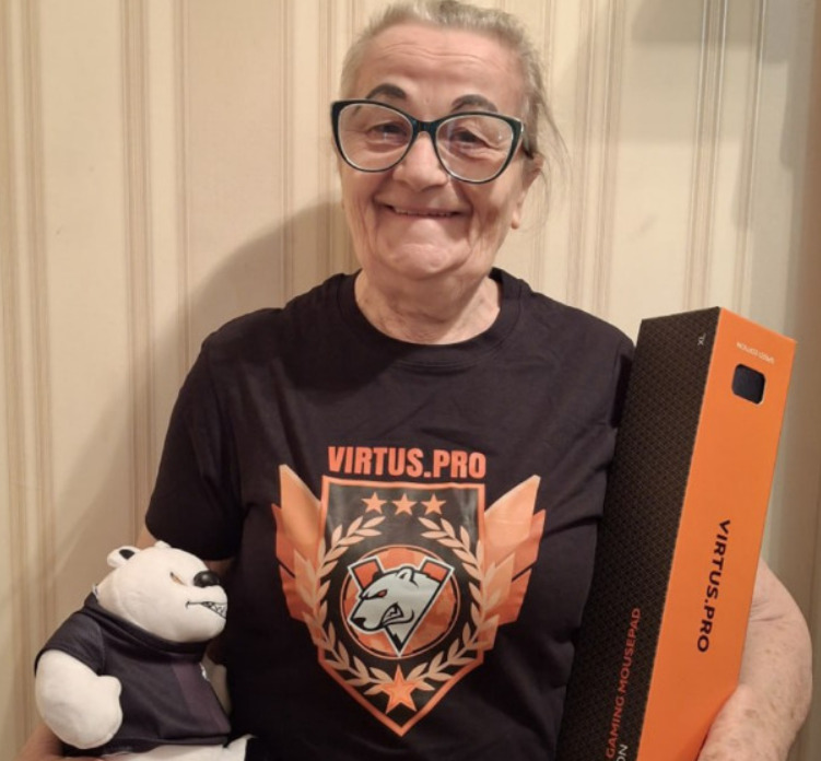 77-year-old streamer i_Olga is nominated for NNYS awards for her famous ...